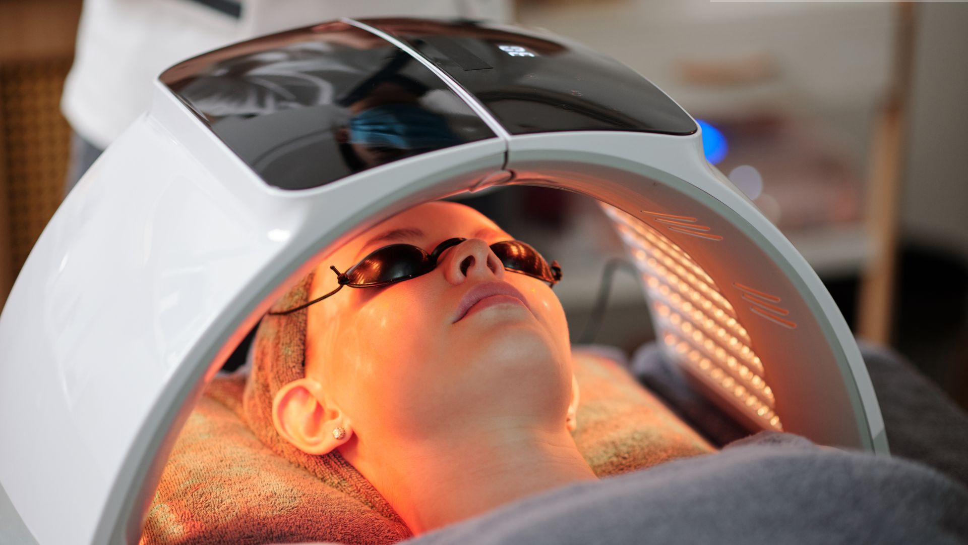Can LED Light Therapy treat Acne? Here's what you need to know. - SSKINS